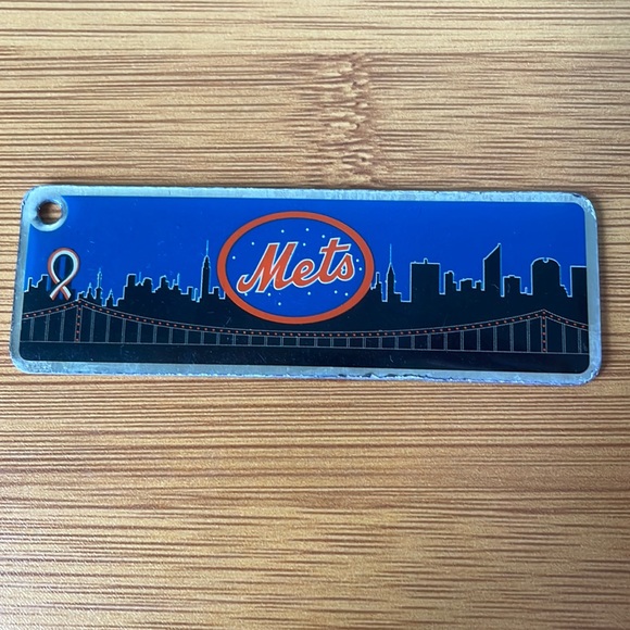 New York Mets | Accessories | New York Mets Baseball Team Keychain ...